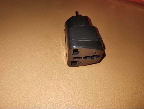 universal adeptor 220v 60hz